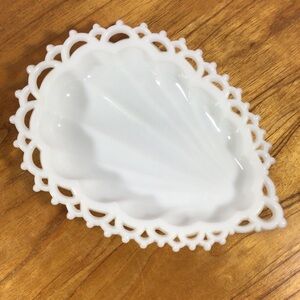 Westmoreland | Accents | Vintage Westmoreland White Milk Glass Shell ...
